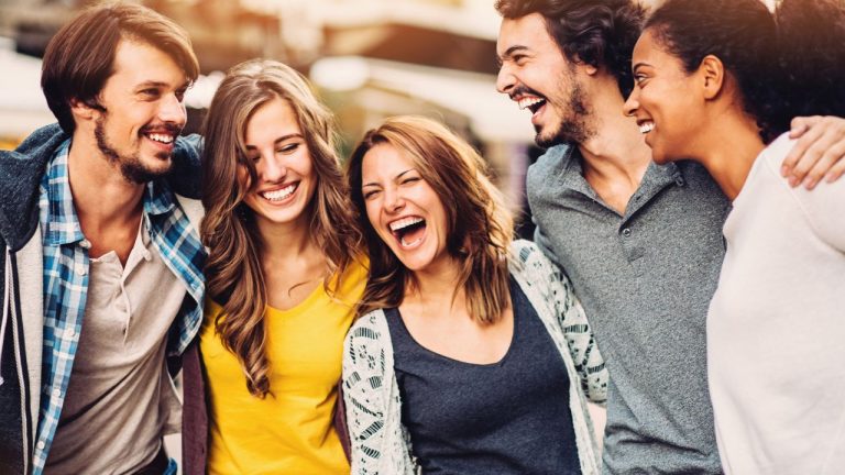 9 Benefits of Social Media in Modern Friendships | Holaquiz Blog