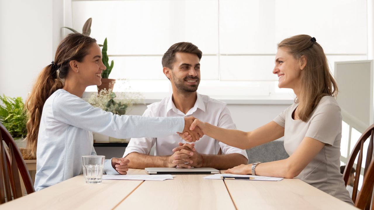 9 Tips for Resolving Conflict Between Friends | Holaquiz Blog