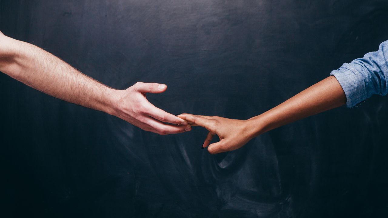 9 Tips for Resolving Conflict Between Friends | Holaquiz Blog